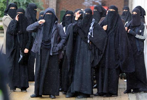 Burkaforbud? Men de er jo så fååå… – Document