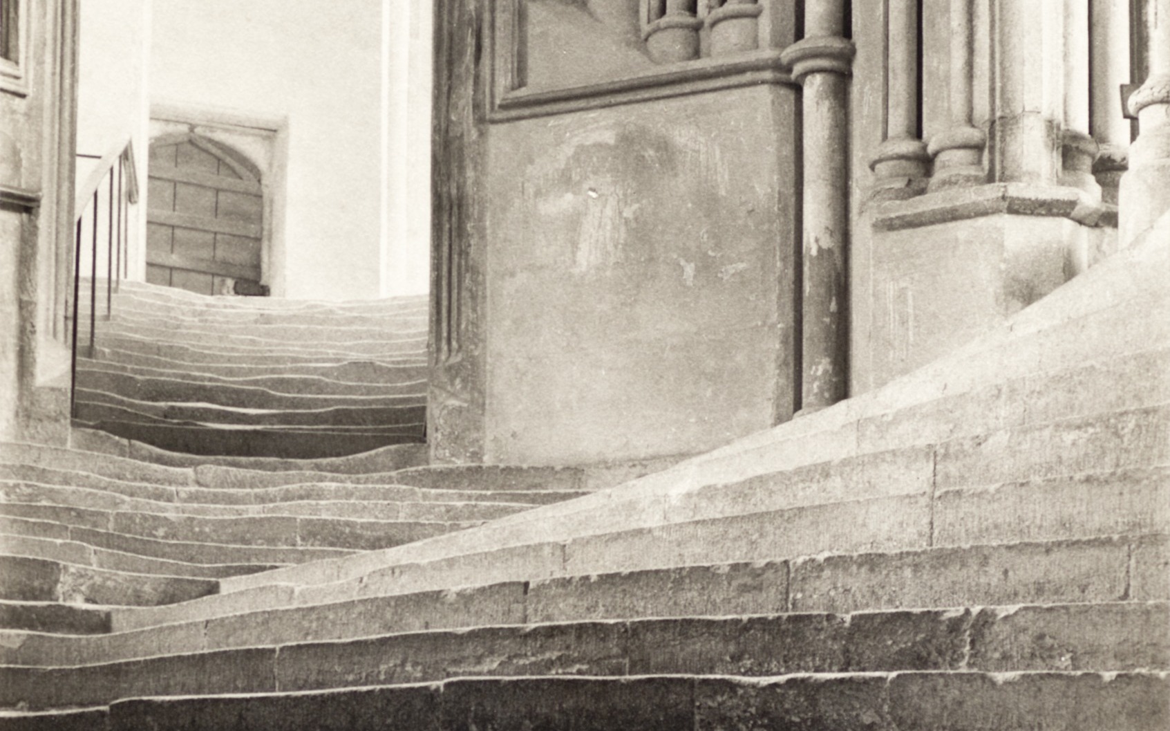 A Sea Of Steps – Wells Cathedral (1903) – Document