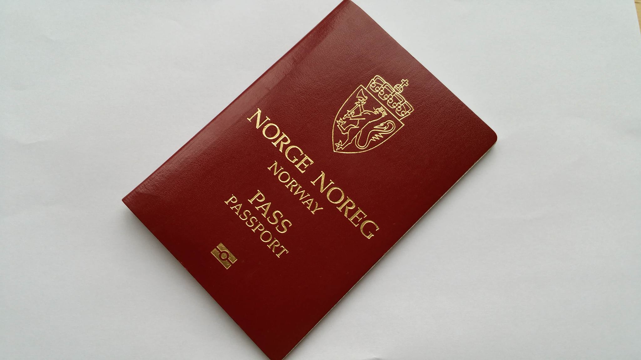 Europeiske pass til salgs på Facebook – Document