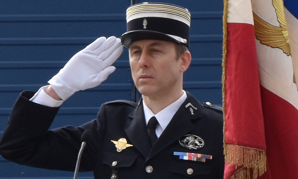 Fransk politimann drept av en islamterrorist – minnes som «offer for ...