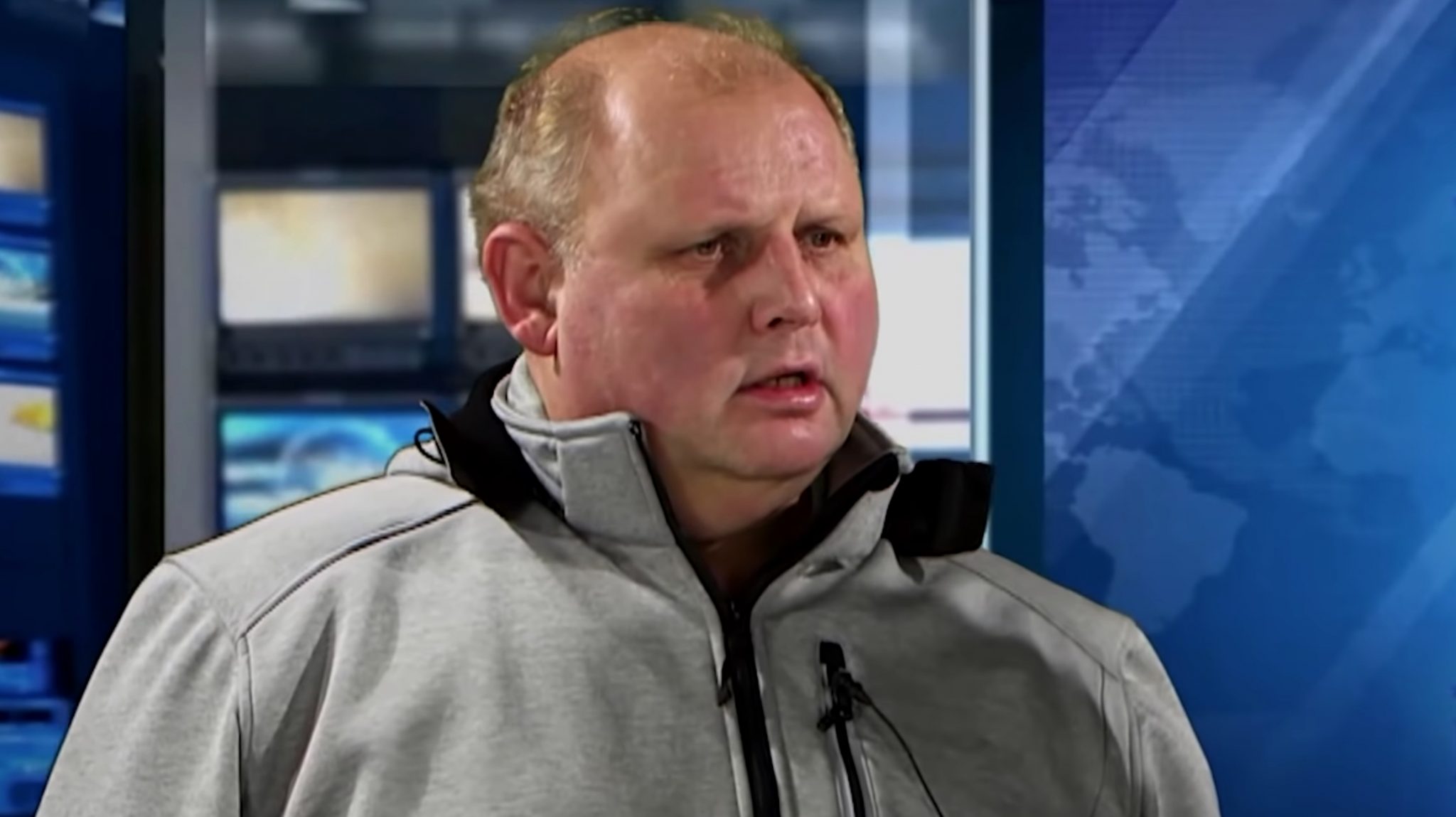 Bussjåfør som spilte kristen musikk får ett års sluttlønn – Document