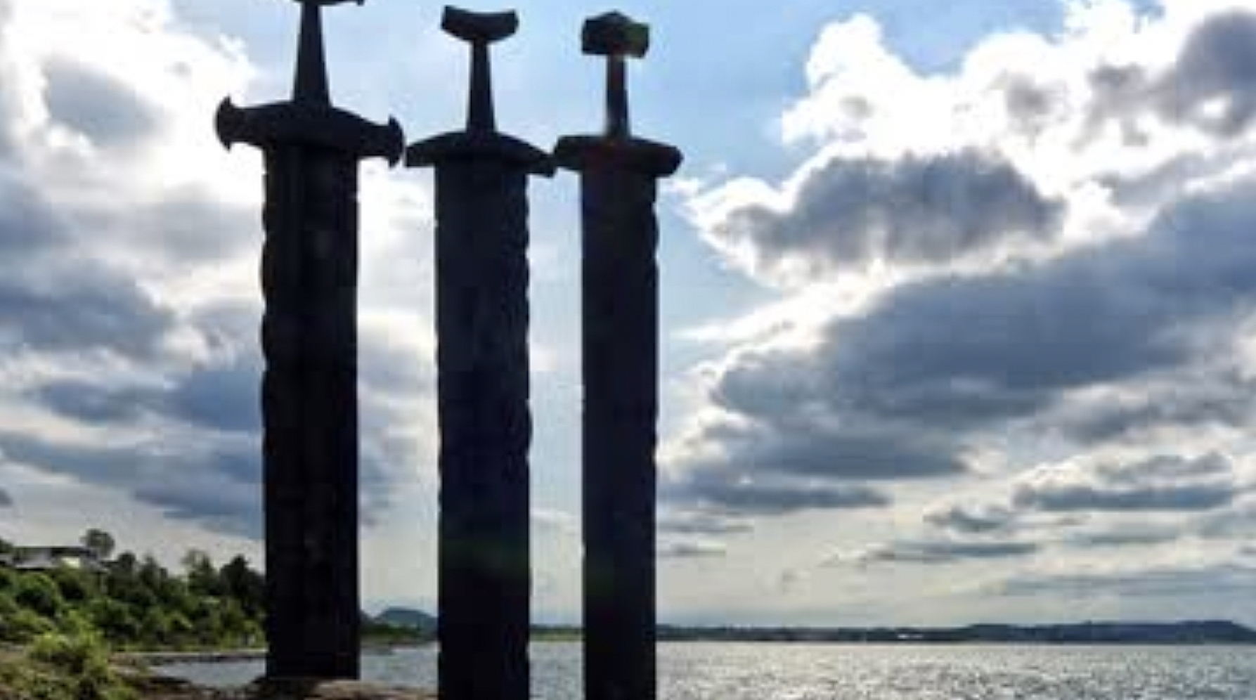 Strandpod 27. september: Sverd i fjell – Document