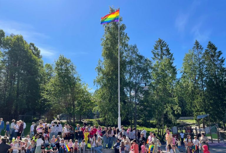 Oslo-skole har fått to pride-flagg ødelagt