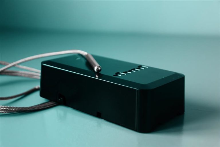 Nå skal vedfyrere overvåkes med pipesensorer, Halden først ut