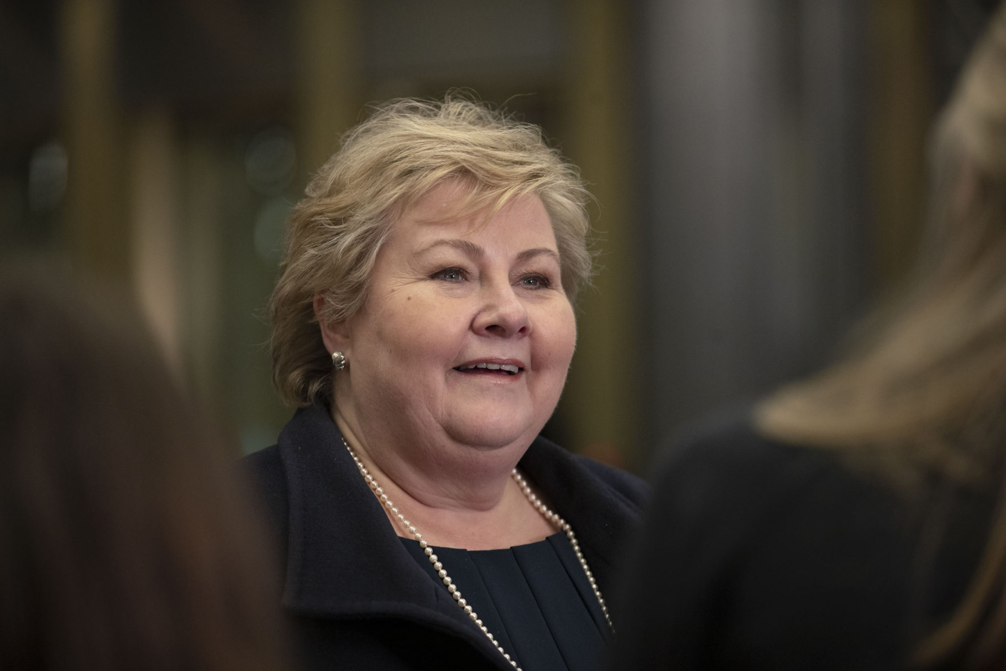 Erna Solberg med ny bok: «Veien videre» – Document