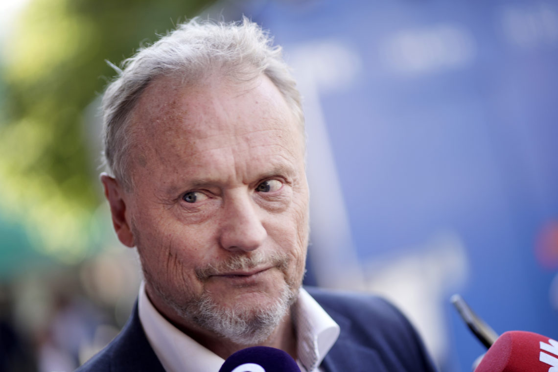 Raymond blir sint når NRK spør om etterlønn på 400.000