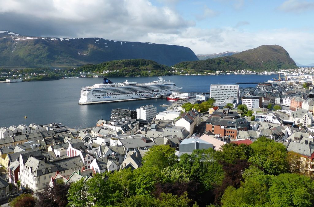 Ålesund vurderer å kreve 10 kroner for hver cruiseturist