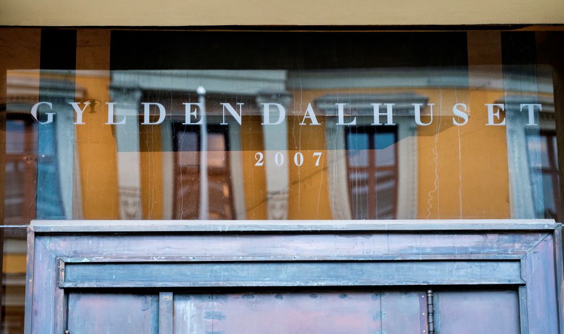 Tungt for bokbransjen: Gyldendal skal kutte 50 årsverk