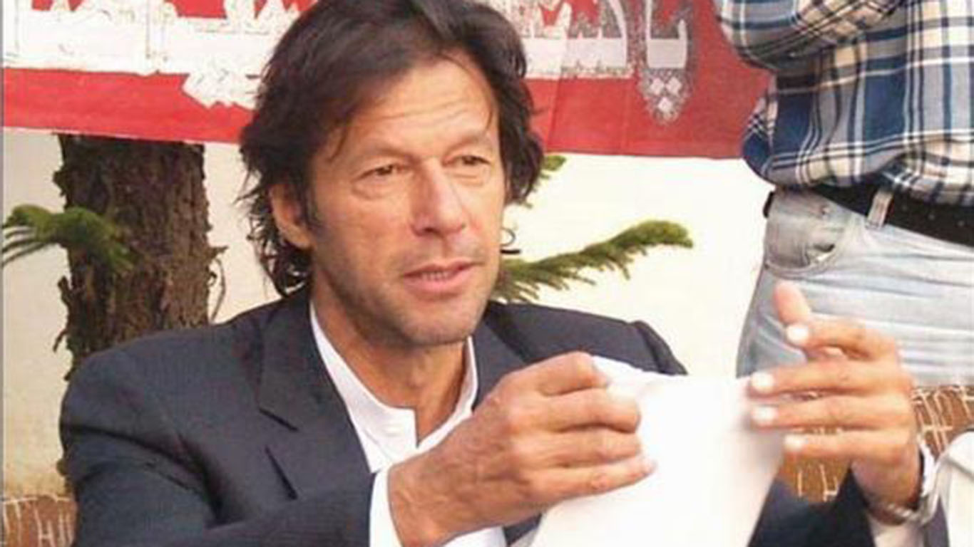 Valg i Pakistan: Imran Khans allierte får flest mandater i parlamentet