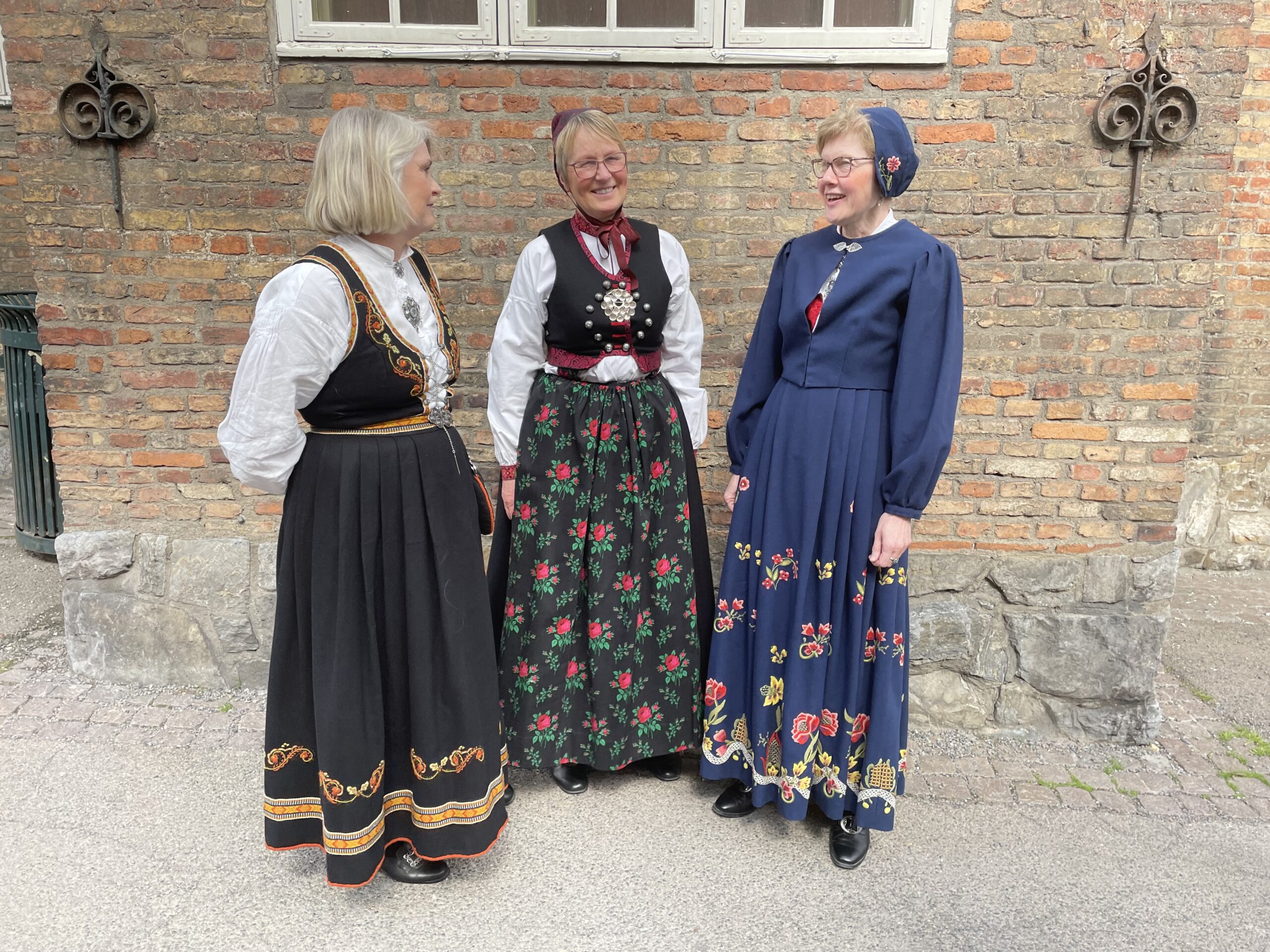 Skuespiller Mari Maurstad om bunad: – Binder by og land sammen – Document
