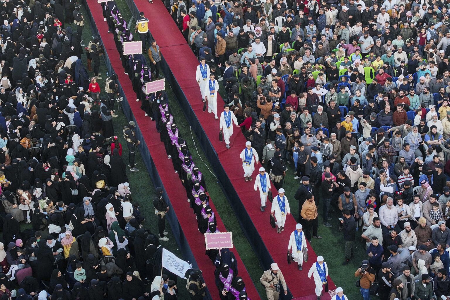 «Religiøse fornærmelser» fikk regjerings­styrker til å angripe bydel ...