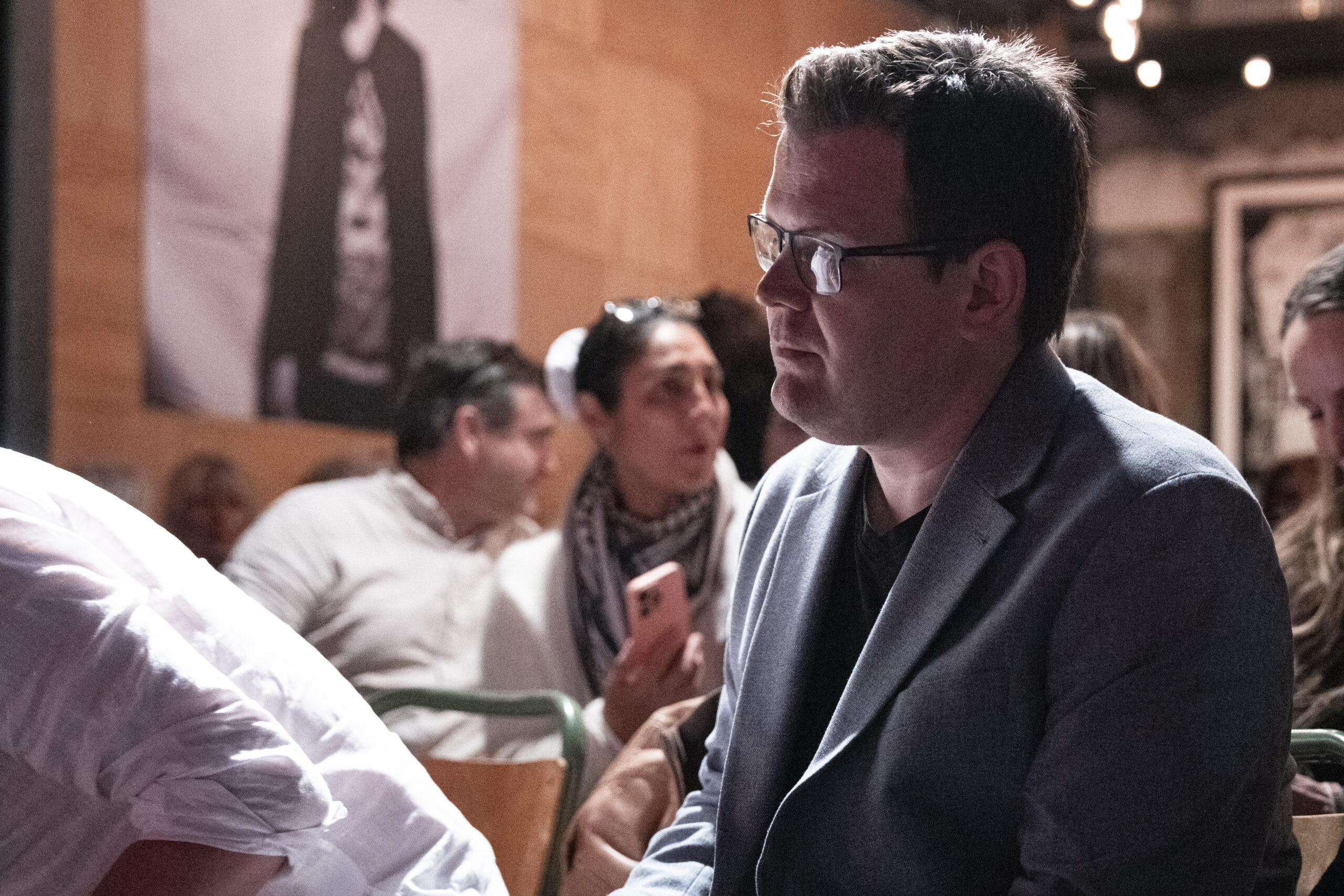 Verden er et komplisert sted – Document