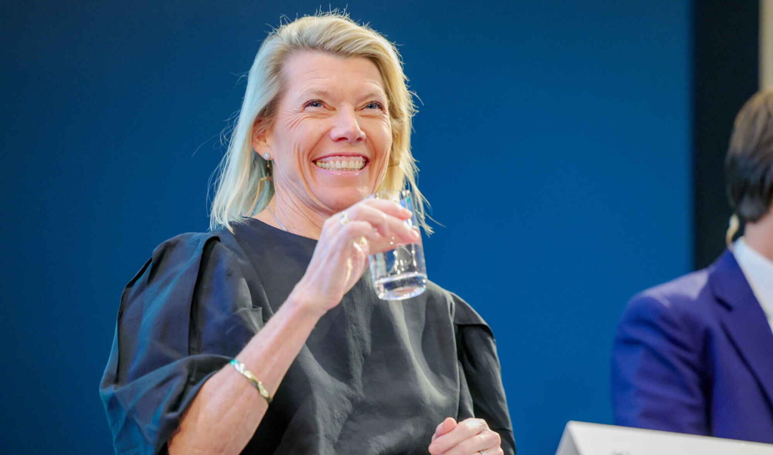 Banksjefen som fremhevet lidelsens nødvendighet, tjente 18,7 millioner ...