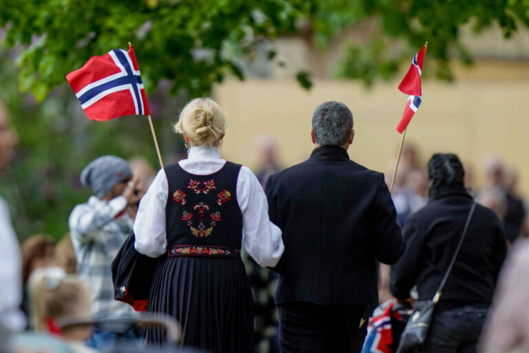 «Samhold» sa globalisten, og da ble det sant